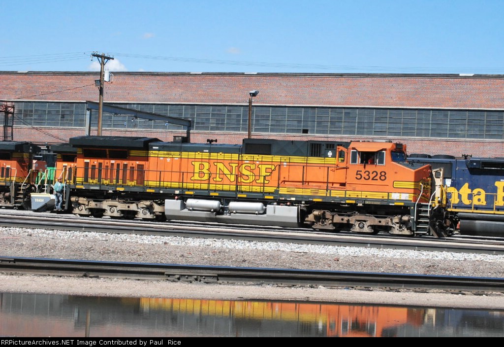 BNSF 5328